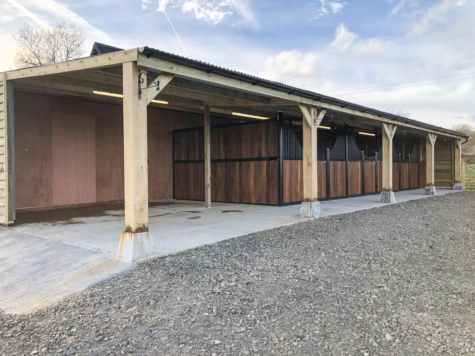Outdoor Stables – Pegasus Equestrian Construction