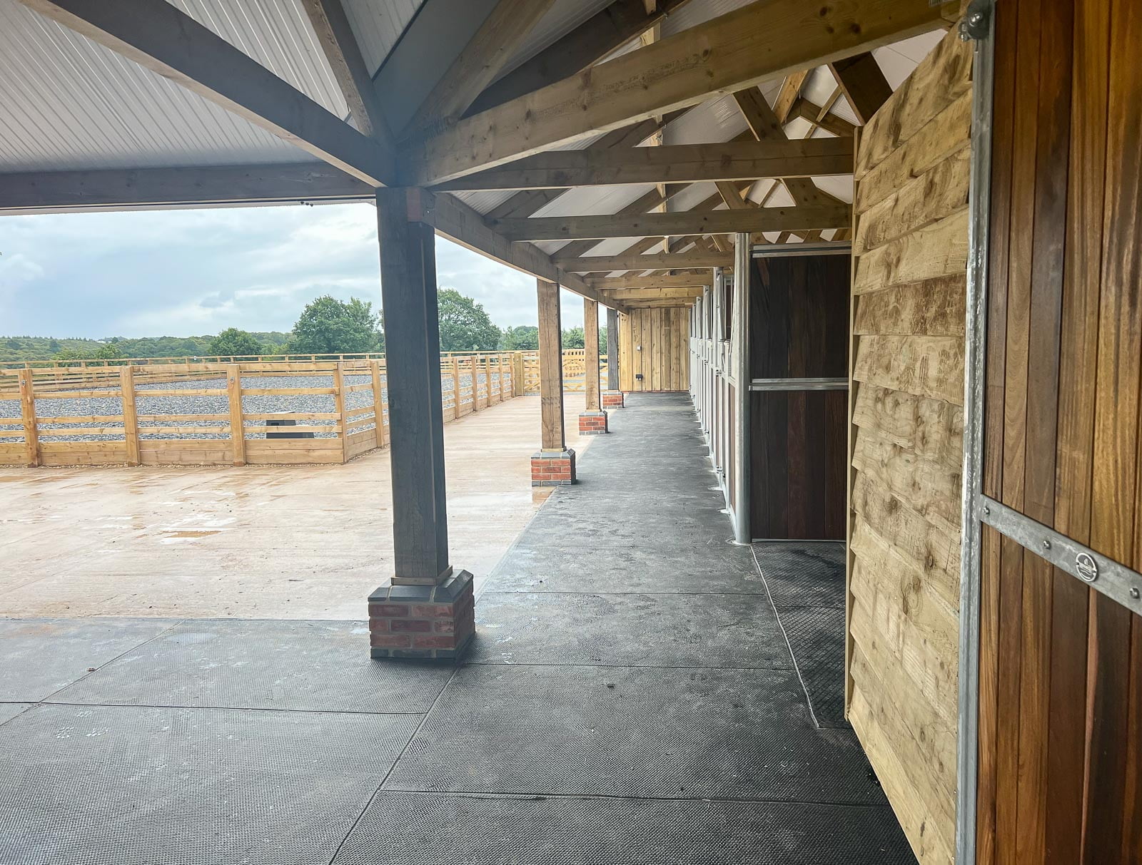 Outdoor Stables – Pegasus Equestrian Construction